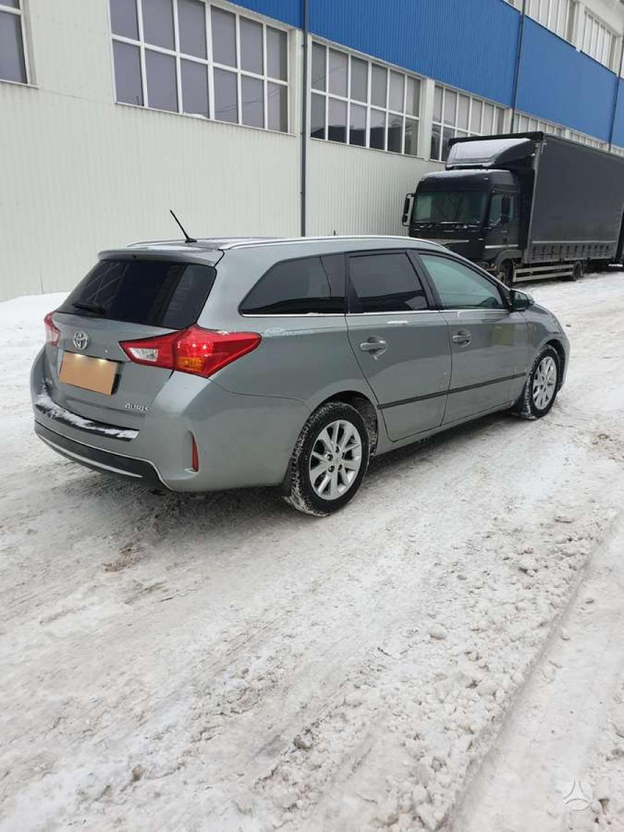 Pelēks Toyota Auris 2014 Šauļi, ar dzinēja tilpumu 1.40 L un nobraukumu 227 tūkst. km par 4550 €, foto 4 vietnē AUTOMOTO.COM.LV
