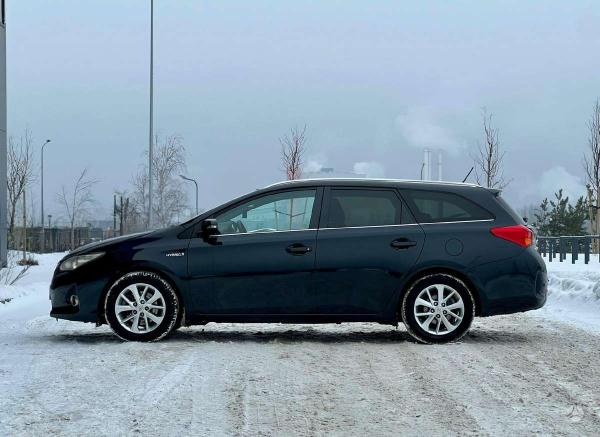 Grey Toyota Auris 2014 in Vilnius, with an engine capacity of 1.80 L and mileage of 265 thousand km for 8290 €, photo 5 on AUTOMOTO.COM.LV