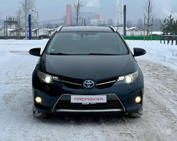 Grey Toyota Auris 2014 in Vilnius, with an engine capacity of 1.80 L and mileage of 265 thousand km for 8290 €, photo 7 on AUTOMOTO.COM.LV