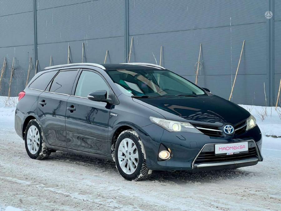 Grey Toyota Auris 2014 in Vilnius, with an engine capacity of 1.80 L and mileage of 265 thousand km for 8290 €, photo 9 on AUTOMOTO.COM.LV