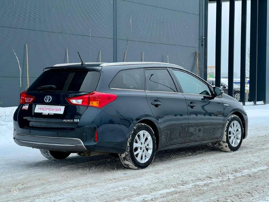 Grey Toyota Auris 2014 in Vilnius, with an engine capacity of 1.80 L and mileage of 265 thousand km for 8290 €, photo 12 on AUTOMOTO.COM.LV
