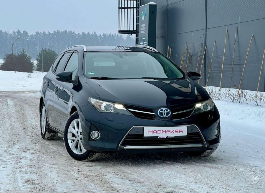 Grey Toyota Auris 2014 in Vilnius, with an engine capacity of 1.80 L and mileage of 265 thousand km for 8290 €, photo 13 on AUTOMOTO.COM.LV
