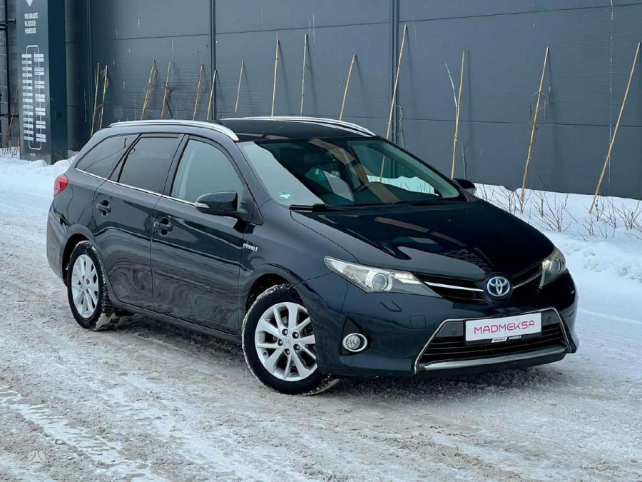 Grey Toyota Auris 2014 in Vilnius, with an engine capacity of 1.80 L and mileage of 265 thousand km for 8290 €, photo 17 on AUTOMOTO.COM.LV