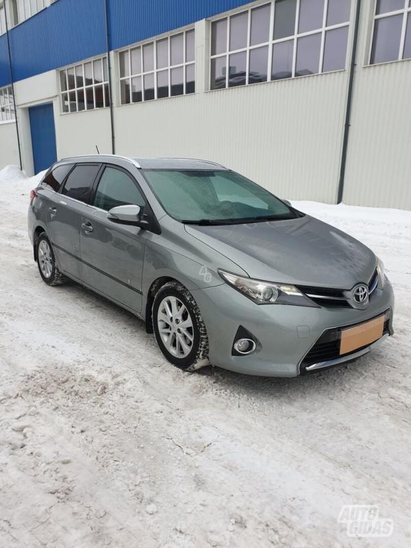 Pelēks Toyota Auris 2014 Šauļi, ar dzinēja tilpumu 1.40 L un nobraukumu 227 tūkst. km par 4550 €, foto 1 vietnē AUTOMOTO.COM.LV
