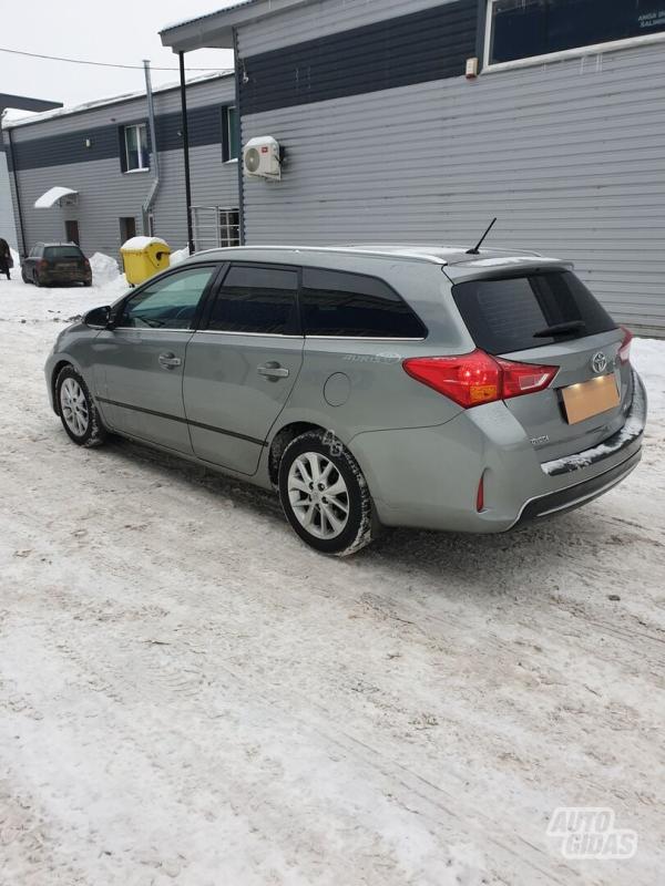 Pelēks Toyota Auris 2014 Šauļi, ar dzinēja tilpumu 1.40 L un nobraukumu 227 tūkst. km par 4550 €, foto 3 vietnē AUTOMOTO.COM.LV