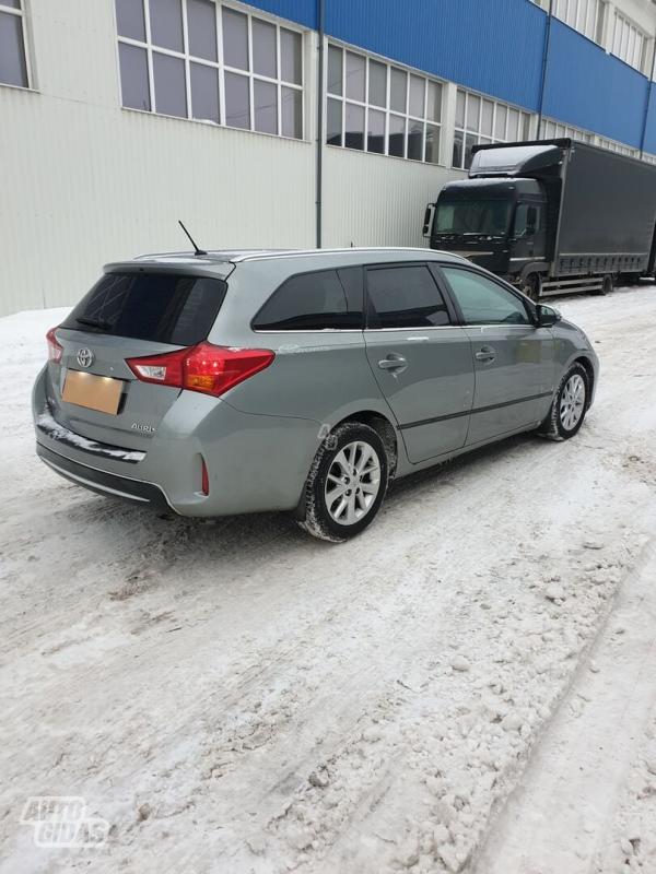 Pelēks Toyota Auris 2014 Šauļi, ar dzinēja tilpumu 1.40 L un nobraukumu 227 tūkst. km par 4550 €, foto 4 vietnē AUTOMOTO.COM.LV