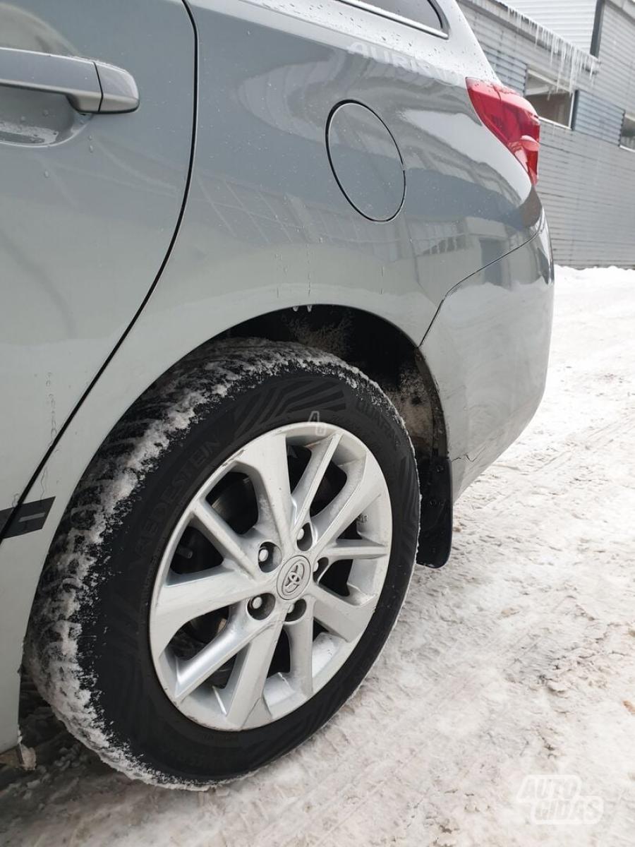 Pelēks Toyota Auris 2014 Šauļi, ar dzinēja tilpumu 1.40 L un nobraukumu 227 tūkst. km par 4550 €, foto 20 vietnē AUTOMOTO.COM.LV