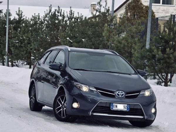 Pelēks Toyota Auris 2014 Viļņa, ar dzinēja tilpumu 1.80 L un nobraukumu 25 tūkst. km par 6999 €, foto 1 vietnē AUTOMOTO.COM.LV