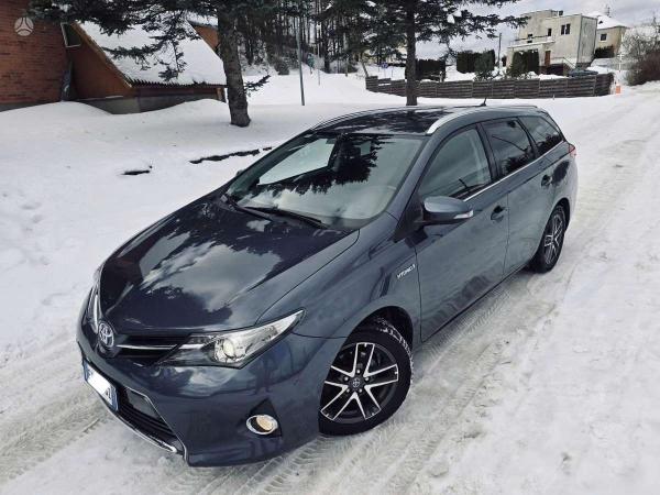 Pelēks Toyota Auris 2014 Viļņa, ar dzinēja tilpumu 1.80 L un nobraukumu 25 tūkst. km par 6999 €, foto 2 vietnē AUTOMOTO.COM.LV