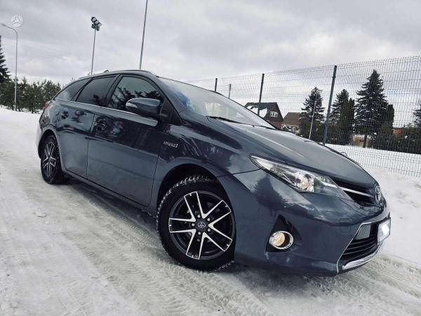 Pelēks Toyota Auris 2014 Viļņa, ar dzinēja tilpumu 1.80 L un nobraukumu 25 tūkst. km par 6999 €, foto 5 vietnē AUTOMOTO.COM.LV