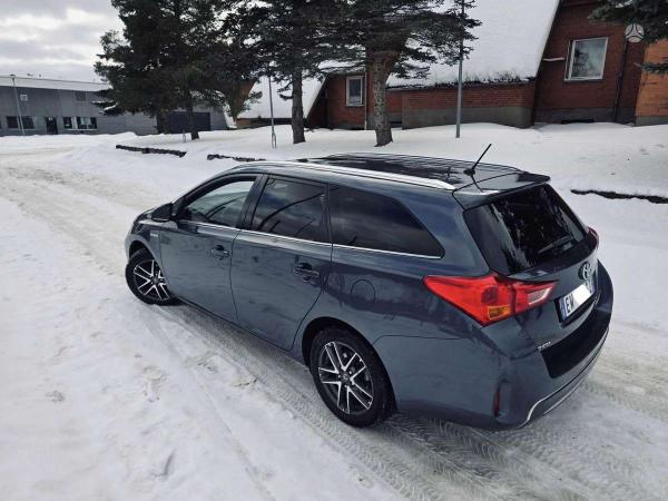 Pelēks Toyota Auris 2014 Viļņa, ar dzinēja tilpumu 1.80 L un nobraukumu 25 tūkst. km par 6999 €, foto 6 vietnē AUTOMOTO.COM.LV