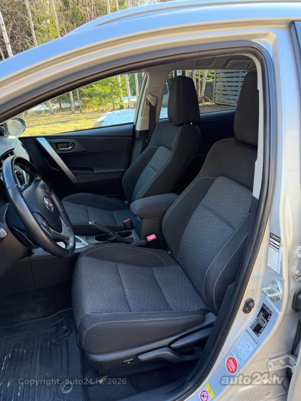 Pelēks Toyota Auris 2014 Tallina, ar dzinēja tilpumu 1.60 L un nobraukumu 213 tūkst. km par 7599 €, foto 11 vietnē AUTOMOTO.COM.LV
