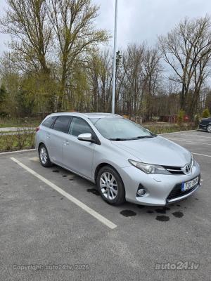 Grey Toyota Auris 2014 in Tartu, with an engine capacity of 1.60 L and mileage of 201 thousand km for 7200 €, photo  on AUTOMOTO.COM.LV