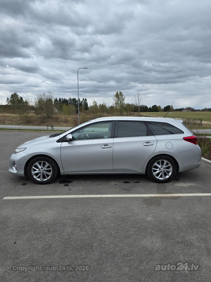 Pelēks Toyota Auris 2014 Tartu, ar dzinēja tilpumu 1.60 L un nobraukumu 201 tūkst. km par 7200 €, foto 4 vietnē AUTOMOTO.COM.LV
