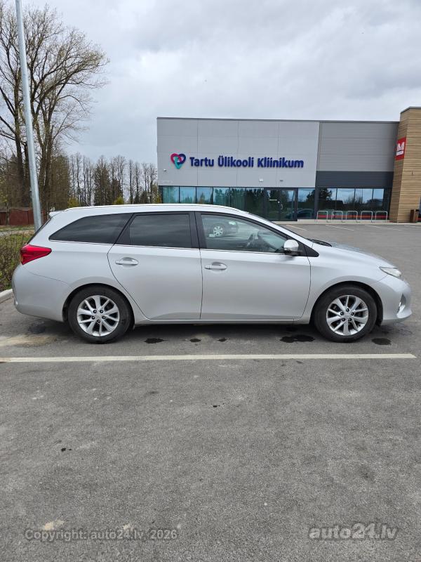 Pelēks Toyota Auris 2014 Tartu, ar dzinēja tilpumu 1.60 L un nobraukumu 201 tūkst. km par 7200 €, foto 6 vietnē AUTOMOTO.COM.LV