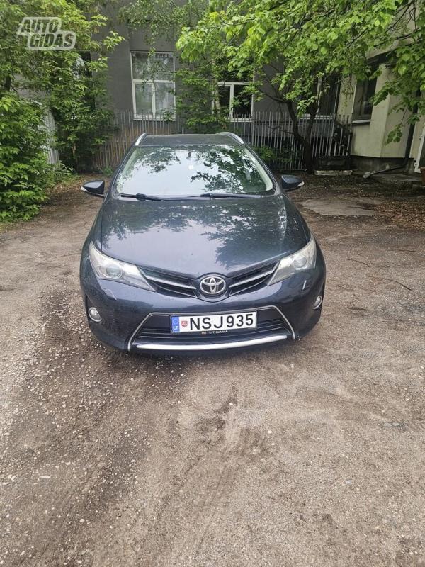 Grey Toyota Auris 2014 in Vilnius, with an engine capacity of 1.60 L and mileage of 283 thousand km for 6500 €, photo 1 on AUTOMOTO.COM.LV