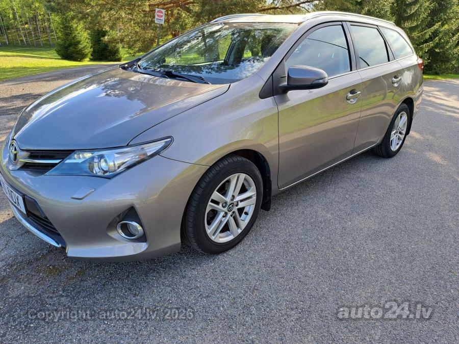 Pelēks Toyota Auris 2014 Tartu, ar dzinēja tilpumu 1.60 L un nobraukumu 144 tūkst. km par 7700 €, foto 1 vietnē AUTOMOTO.COM.LV