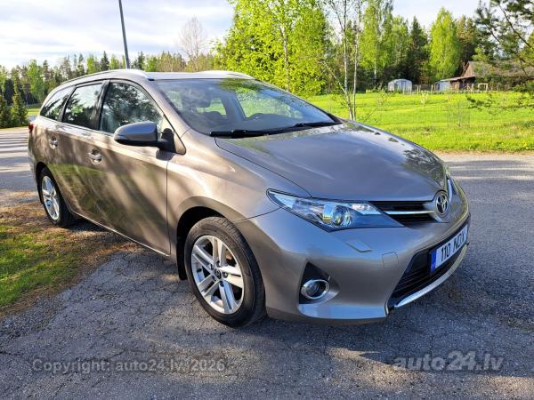 Pelēks Toyota Auris 2014 Tartu, ar dzinēja tilpumu 1.60 L un nobraukumu 144 tūkst. km par 7700 €, foto 2 vietnē AUTOMOTO.COM.LV