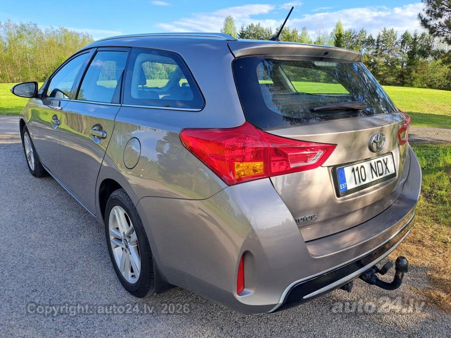 Pelēks Toyota Auris 2014 Tartu, ar dzinēja tilpumu 1.60 L un nobraukumu 144 tūkst. km par 7700 €, foto 5 vietnē AUTOMOTO.COM.LV