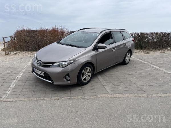 Pelēks Toyota Auris 2014 Jūrmala, ar dzinēja tilpumu 1.40 L un nobraukumu 195 tūkst. km par 5500 €, foto 1 vietnē AUTOMOTO.COM.LV