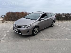 Grey Toyota Auris 2014 in Jurmala, with an engine capacity of 1.40 L and mileage of 195 thousand km for 5500 €, photo  on AUTOMOTO.COM.LV