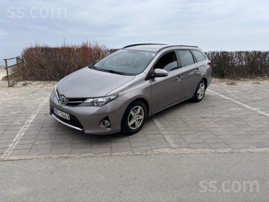 Pelēks Toyota Auris 2014 Jūrmala, ar dzinēja tilpumu 1.40 L un nobraukumu 195 tūkst. km par 5500 €, foto 1 vietnē AUTOMOTO.COM.LV