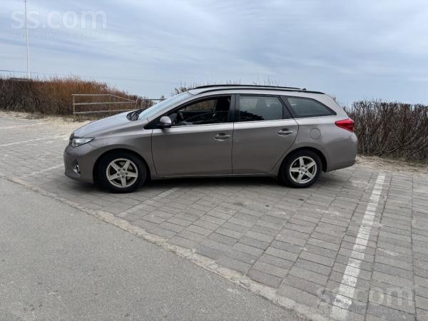 Pelēks Toyota Auris 2014 Jūrmala, ar dzinēja tilpumu 1.40 L un nobraukumu 195 tūkst. km par 5500 €, foto 2 vietnē AUTOMOTO.COM.LV