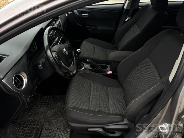 Pelēks Toyota Auris 2014 Jūrmala, ar dzinēja tilpumu 1.40 L un nobraukumu 195 tūkst. km par 5500 €, foto 3 vietnē AUTOMOTO.COM.LV