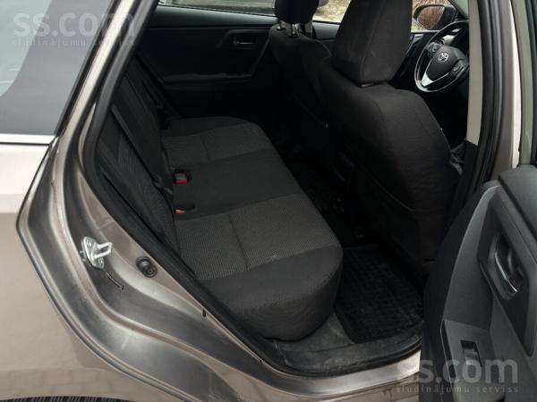 Pelēks Toyota Auris 2014 Jūrmala, ar dzinēja tilpumu 1.40 L un nobraukumu 195 tūkst. km par 5500 €, foto 7 vietnē AUTOMOTO.COM.LV