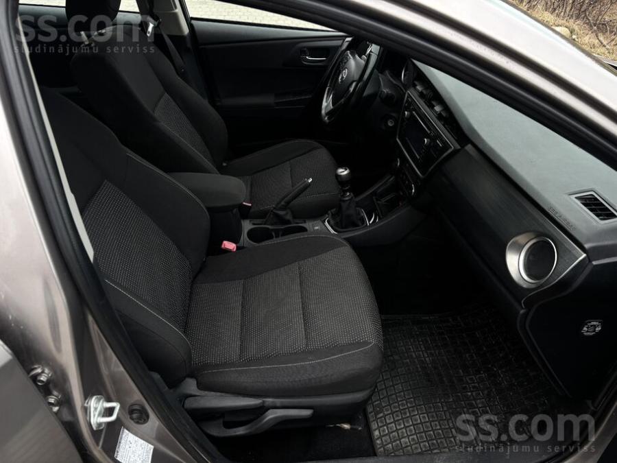 Pelēks Toyota Auris 2014 Jūrmala, ar dzinēja tilpumu 1.40 L un nobraukumu 195 tūkst. km par 5500 €, foto 9 vietnē AUTOMOTO.COM.LV