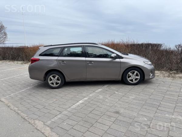 Pelēks Toyota Auris 2014 Jūrmala, ar dzinēja tilpumu 1.40 L un nobraukumu 195 tūkst. km par 5500 €, foto 10 vietnē AUTOMOTO.COM.LV