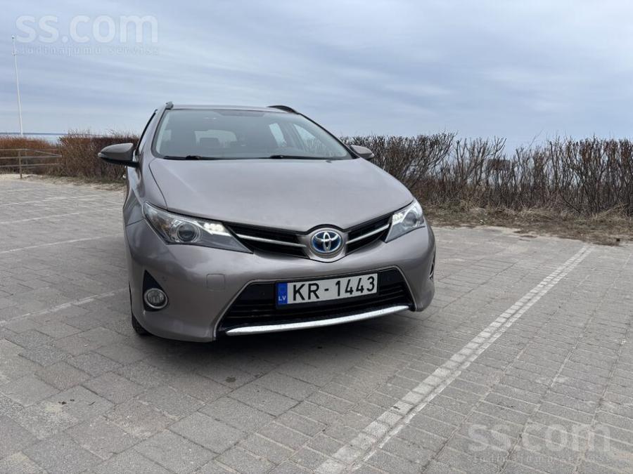Pelēks Toyota Auris 2014 Jūrmala, ar dzinēja tilpumu 1.40 L un nobraukumu 195 tūkst. km par 5500 €, foto 13 vietnē AUTOMOTO.COM.LV