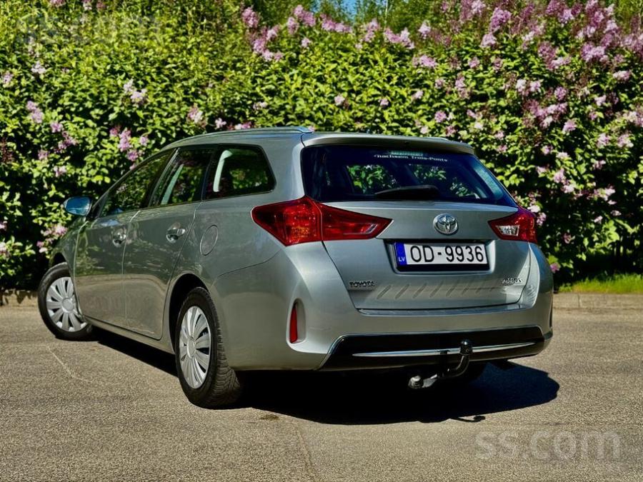 Pelēks Toyota Auris 2014 Rīga, ar dzinēja tilpumu 1.40 L un nobraukumu 0 tūkst. km par 5590 €, foto 4 vietnē AUTOMOTO.COM.LV