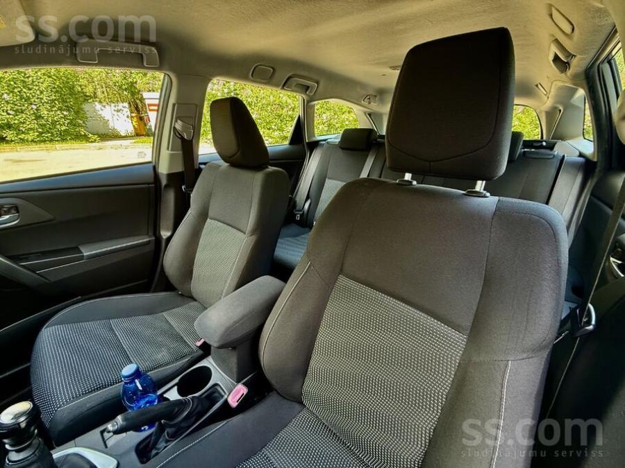 Pelēks Toyota Auris 2014 Rīga, ar dzinēja tilpumu 1.40 L un nobraukumu 0 tūkst. km par 5590 €, foto 10 vietnē AUTOMOTO.COM.LV