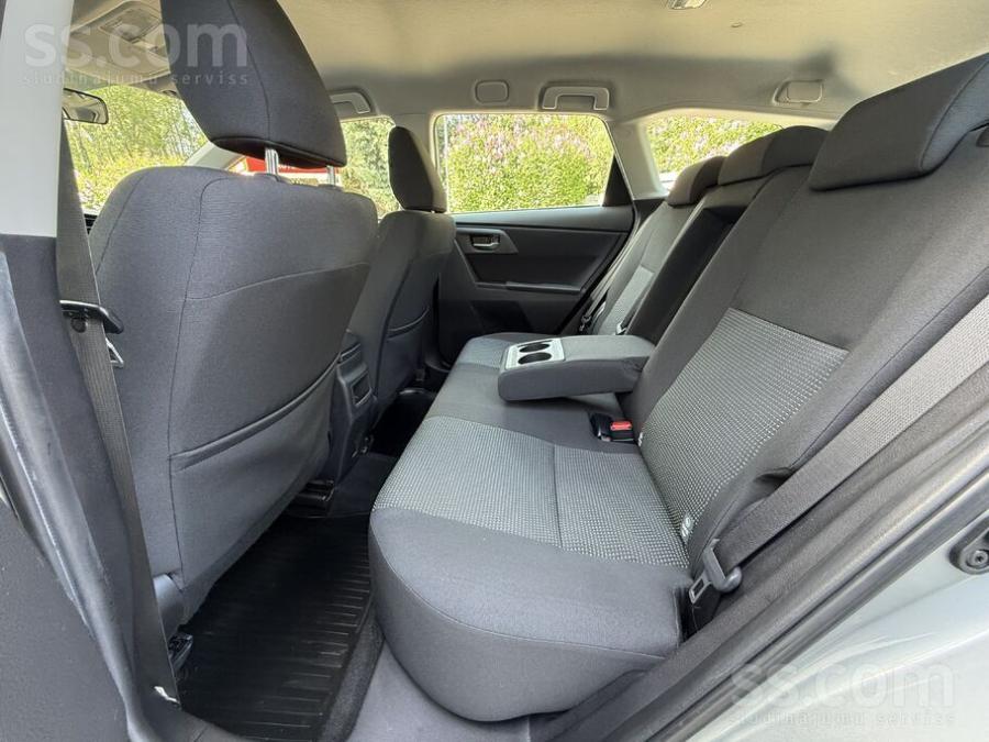 Pelēks Toyota Auris 2014 Rīga, ar dzinēja tilpumu 1.40 L un nobraukumu 0 tūkst. km par 5590 €, foto 14 vietnē AUTOMOTO.COM.LV