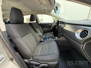 Pelēks Toyota Auris 2014 Rīga, ar dzinēja tilpumu 1.40 L un nobraukumu 0 tūkst. km par 5590 €, foto 18 vietnē AUTOMOTO.COM.LV