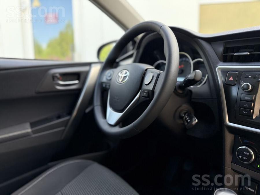 Pelēks Toyota Auris 2014 Rīga, ar dzinēja tilpumu 1.40 L un nobraukumu 0 tūkst. km par 5590 €, foto 21 vietnē AUTOMOTO.COM.LV