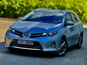 Pelēks Toyota Auris 2014 Rīga, ar dzinēja tilpumu 1.80 L un nobraukumu 230 tūkst. km par 7790 €, foto  vietnē AUTOMOTO.COM.LV