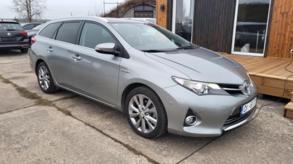 Grey Toyota Auris 2014 in Riga, with an engine capacity of 1.80 L and mileage of 243 thousand km for 9500 €, photo 1 on AUTOMOTO.COM.LV