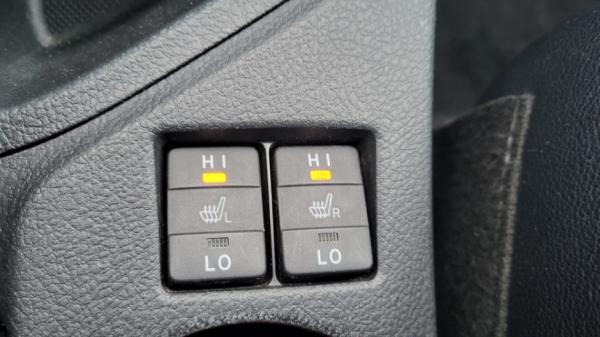 Grey Toyota Auris 2014 in Riga, with an engine capacity of 1.80 L and mileage of 243 thousand km for 9500 €, photo 2 on AUTOMOTO.COM.LV