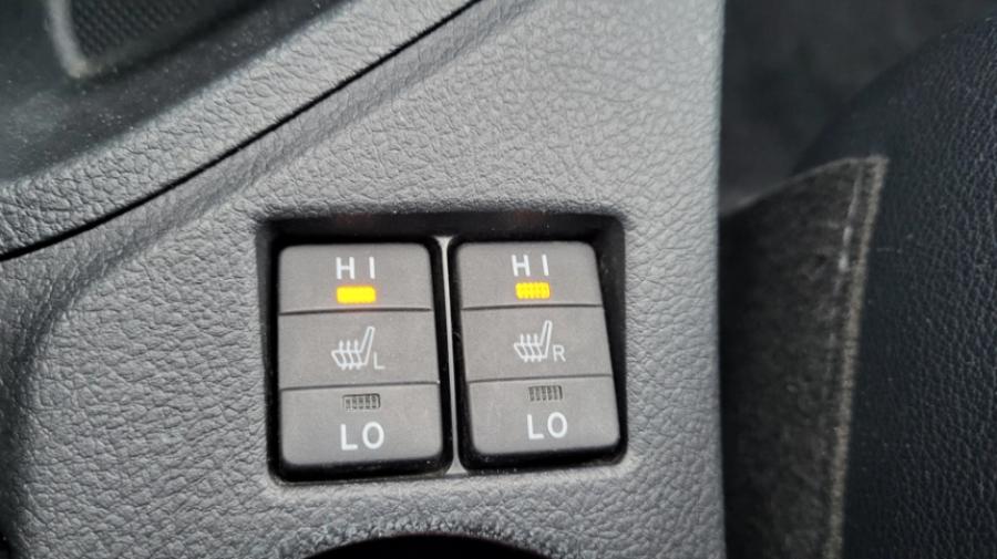 Pelēks Toyota Auris 2014 Rīga, ar dzinēja tilpumu 1.80 L un nobraukumu 243 tūkst. km par 9500 €, foto 3 vietnē AUTOMOTO.COM.LV