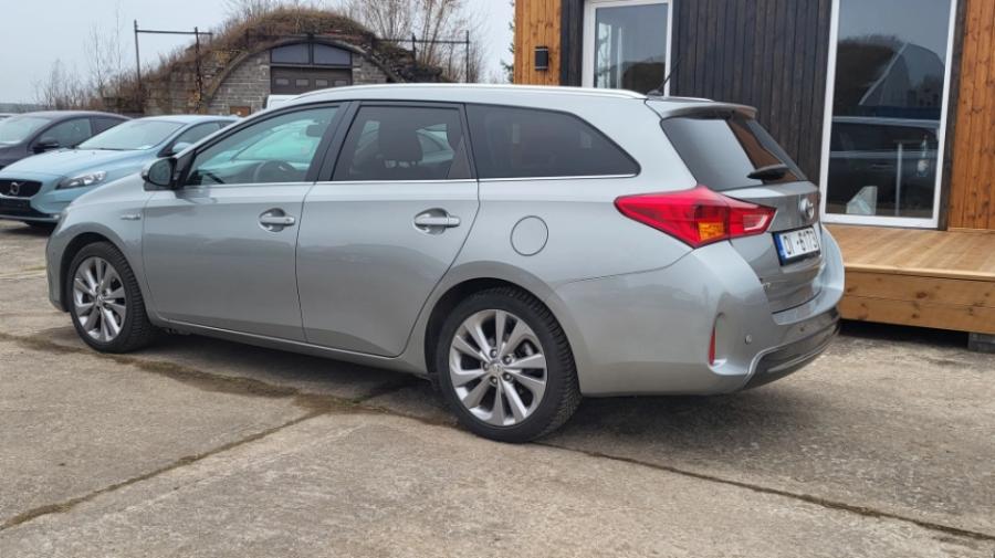 Pelēks Toyota Auris 2014 Rīga, ar dzinēja tilpumu 1.80 L un nobraukumu 243 tūkst. km par 9500 €, foto 12 vietnē AUTOMOTO.COM.LV