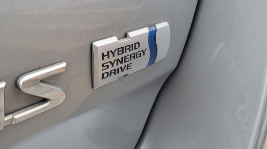 Pelēks Toyota Auris 2014 Rīga, ar dzinēja tilpumu 1.80 L un nobraukumu 243 tūkst. km par 9500 €, foto 14 vietnē AUTOMOTO.COM.LV