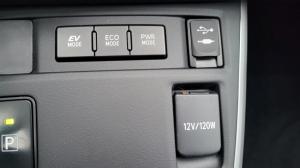 Pelēks Toyota Auris 2014 Rīga, ar dzinēja tilpumu 1.80 L un nobraukumu 243 tūkst. km par 9500 €, foto 24 vietnē AUTOMOTO.COM.LV