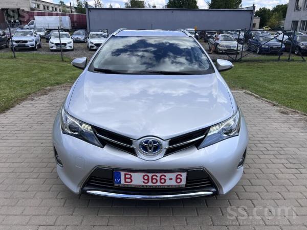 Pelēks Toyota Auris 2014 Limbaži, ar dzinēja tilpumu 1.80 L un nobraukumu 238 tūkst. km par 7550 €, foto 2 vietnē AUTOMOTO.COM.LV
