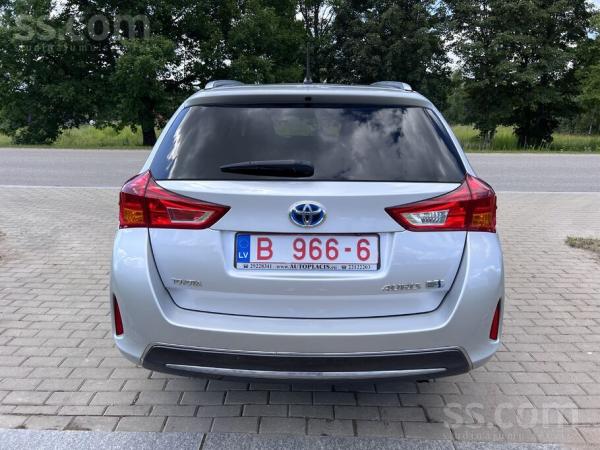 Pelēks Toyota Auris 2014 Limbaži, ar dzinēja tilpumu 1.80 L un nobraukumu 238 tūkst. km par 7550 €, foto 5 vietnē AUTOMOTO.COM.LV