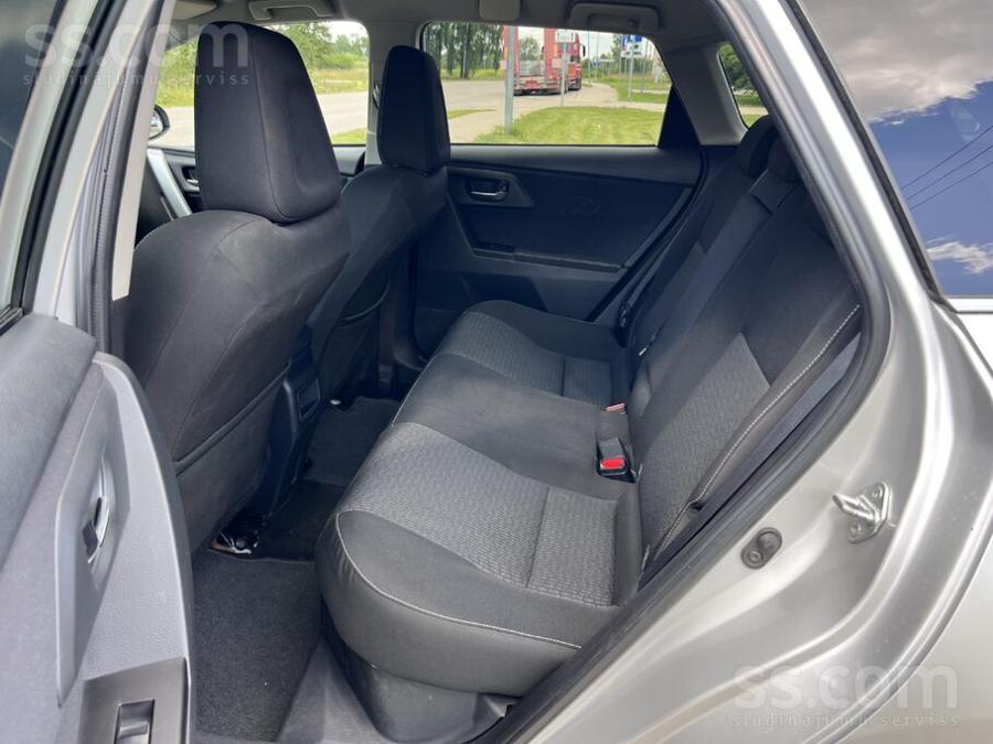 Pelēks Toyota Auris 2014 Limbaži, ar dzinēja tilpumu 1.80 L un nobraukumu 238 tūkst. km par 7550 €, foto 9 vietnē AUTOMOTO.COM.LV