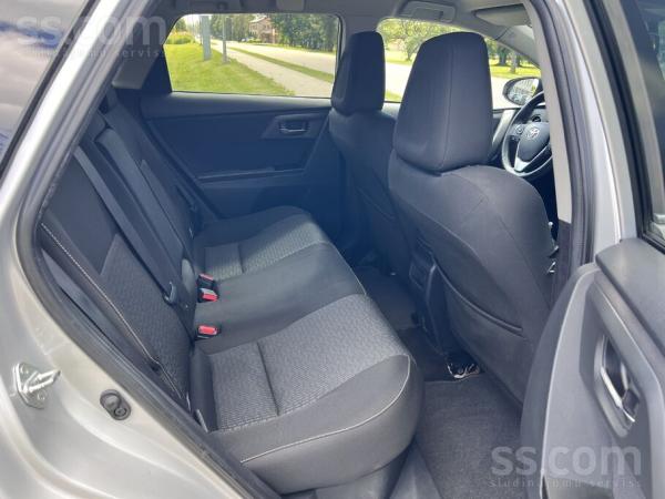 Pelēks Toyota Auris 2014 Limbaži, ar dzinēja tilpumu 1.80 L un nobraukumu 238 tūkst. km par 7550 €, foto 10 vietnē AUTOMOTO.COM.LV