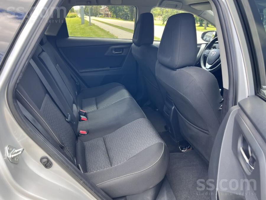 Pelēks Toyota Auris 2014 Limbaži, ar dzinēja tilpumu 1.80 L un nobraukumu 238 tūkst. km par 7550 €, foto 11 vietnē AUTOMOTO.COM.LV