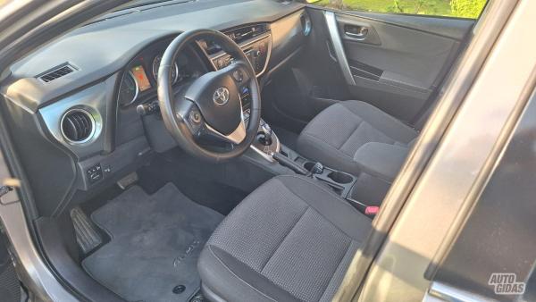 Grey Toyota Auris 2014 in Kaunas, with an engine capacity of 1.80 L and mileage of 277 thousand km for 8450 €, photo 10 on AUTOMOTO.COM.LV